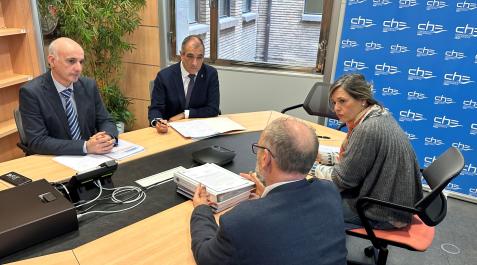 El consejero Chivite se reúne con la presidenta de la CHE para agilizar