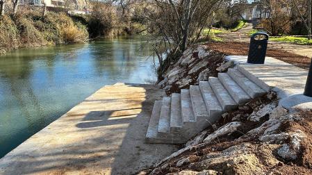Andosilla se dota de un embarcadero fluvial para kayak y piragua