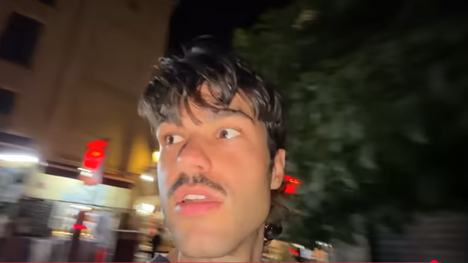 Uno de los youtubers más conocidos de España visita Pamplona con su particular calendario de ...