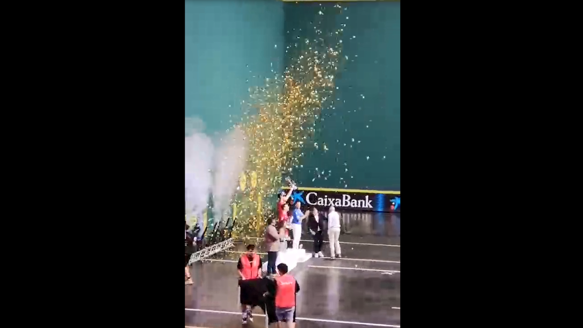 Vídeo de la entrega de la txapela del campeón del Manomanista a Darío