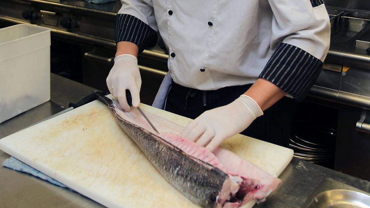 Pescado fresco o envasado: ¿cuál sale más caro?