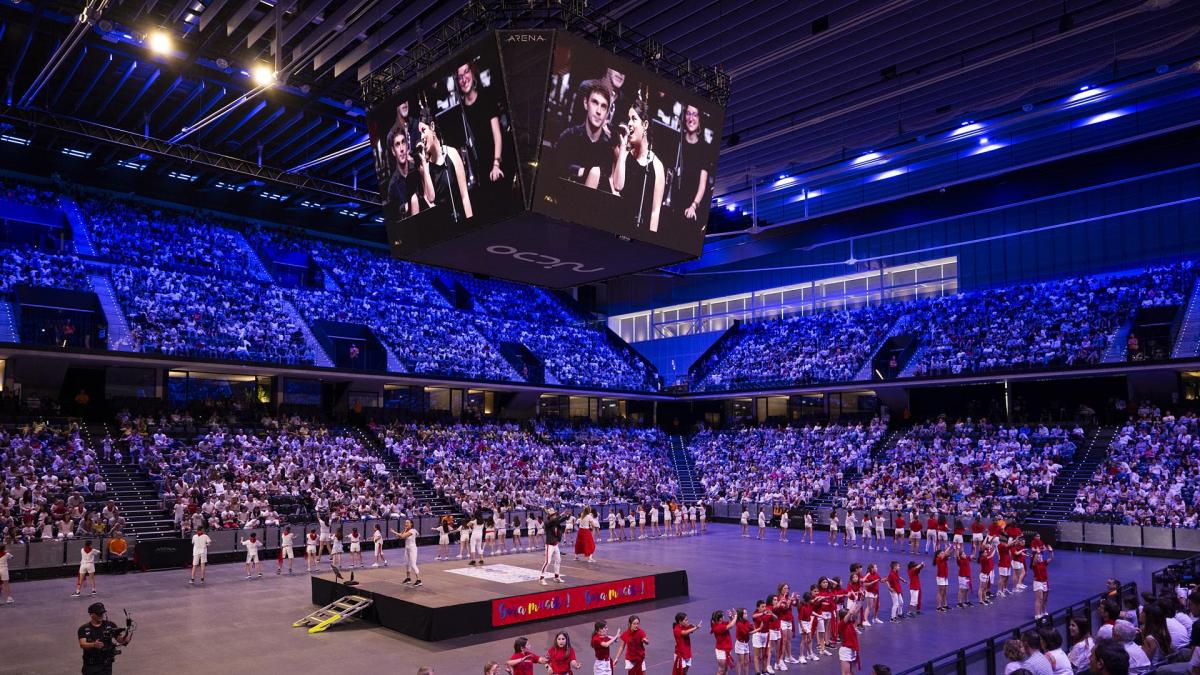 Fotos del espectáculo 'Gora Musika Erraldoia' en el Navarra Arena
