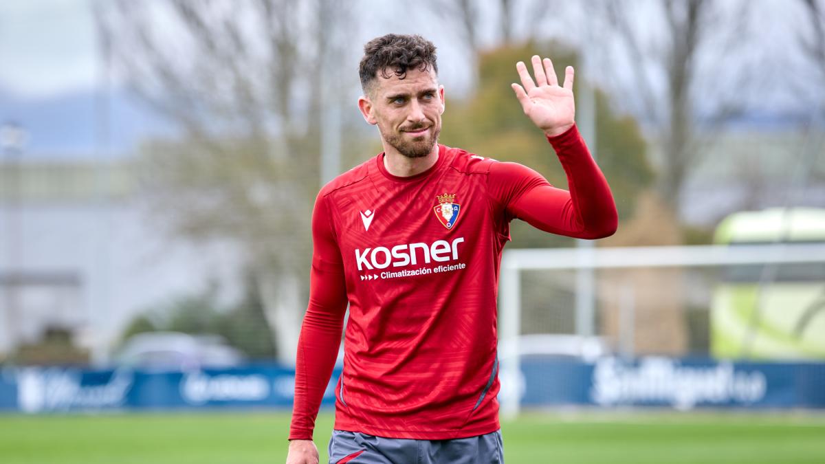Kike Barja renueva con Osasuna hasta 2028